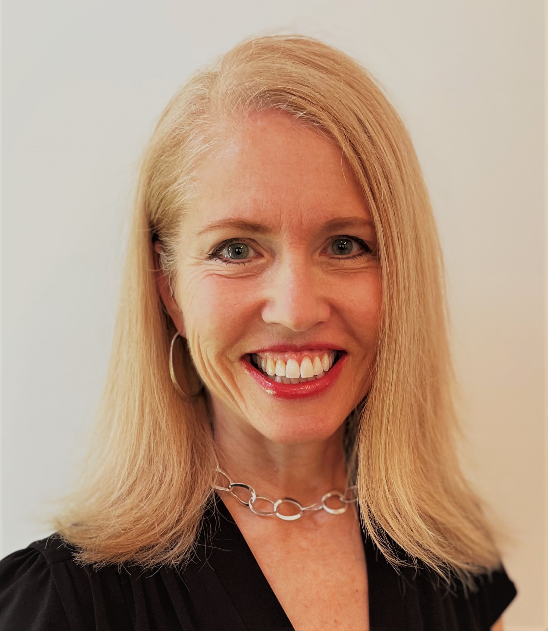 About us - Dr. Nancy Mackowsky